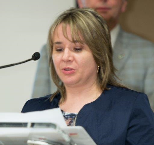 La professeure Caroline Caron reçoit officiellement le Prix du Canada à ...